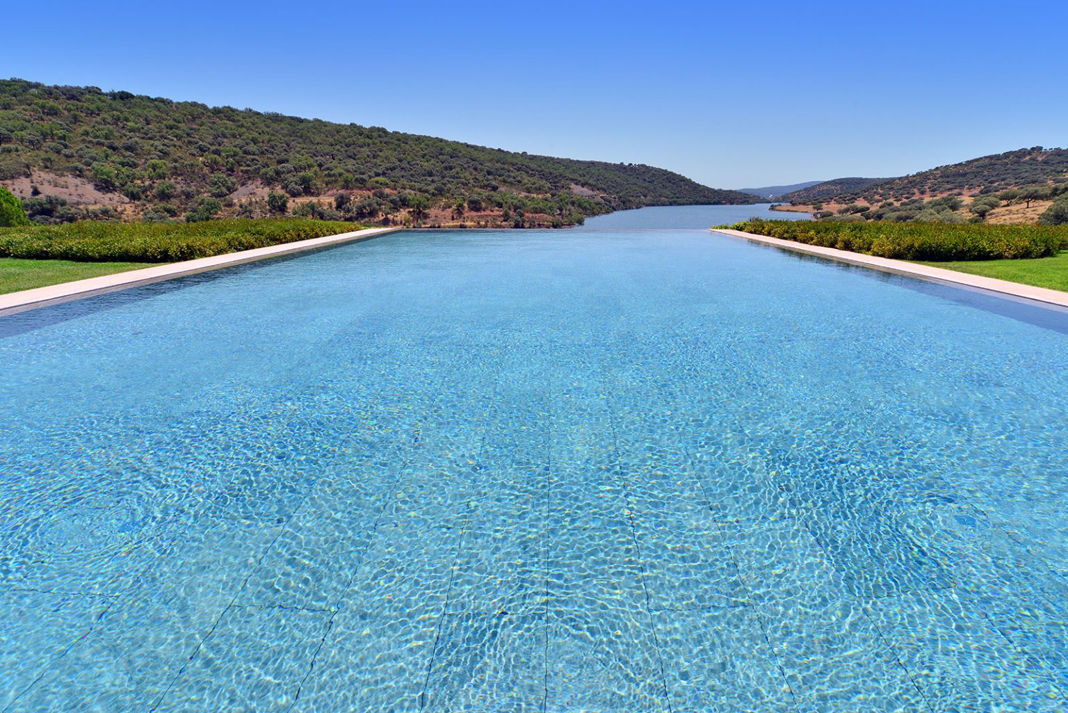 Controla tu Piscina inteligente a distancia» pool aesthetics
